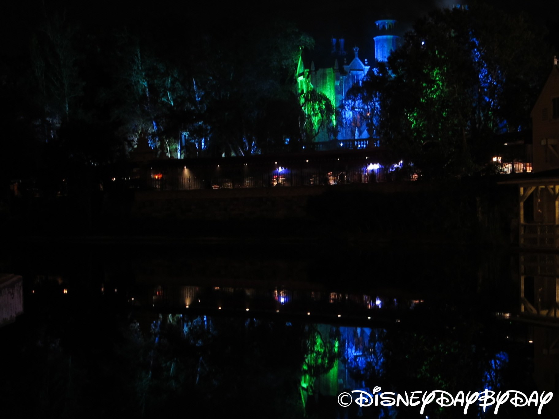 Magic Kingdom: Haunted Mansion | DisneyDayByDay