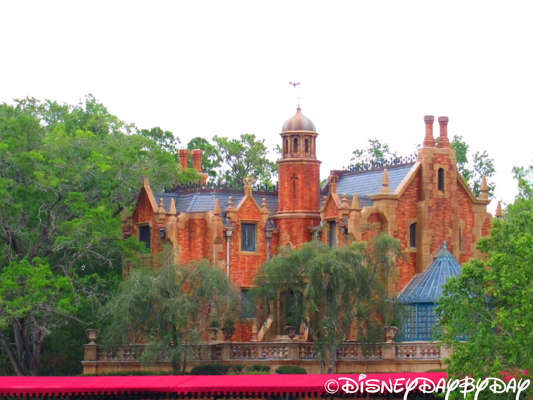 Magic Kingdom: Haunted Mansion | DisneyDayByDay