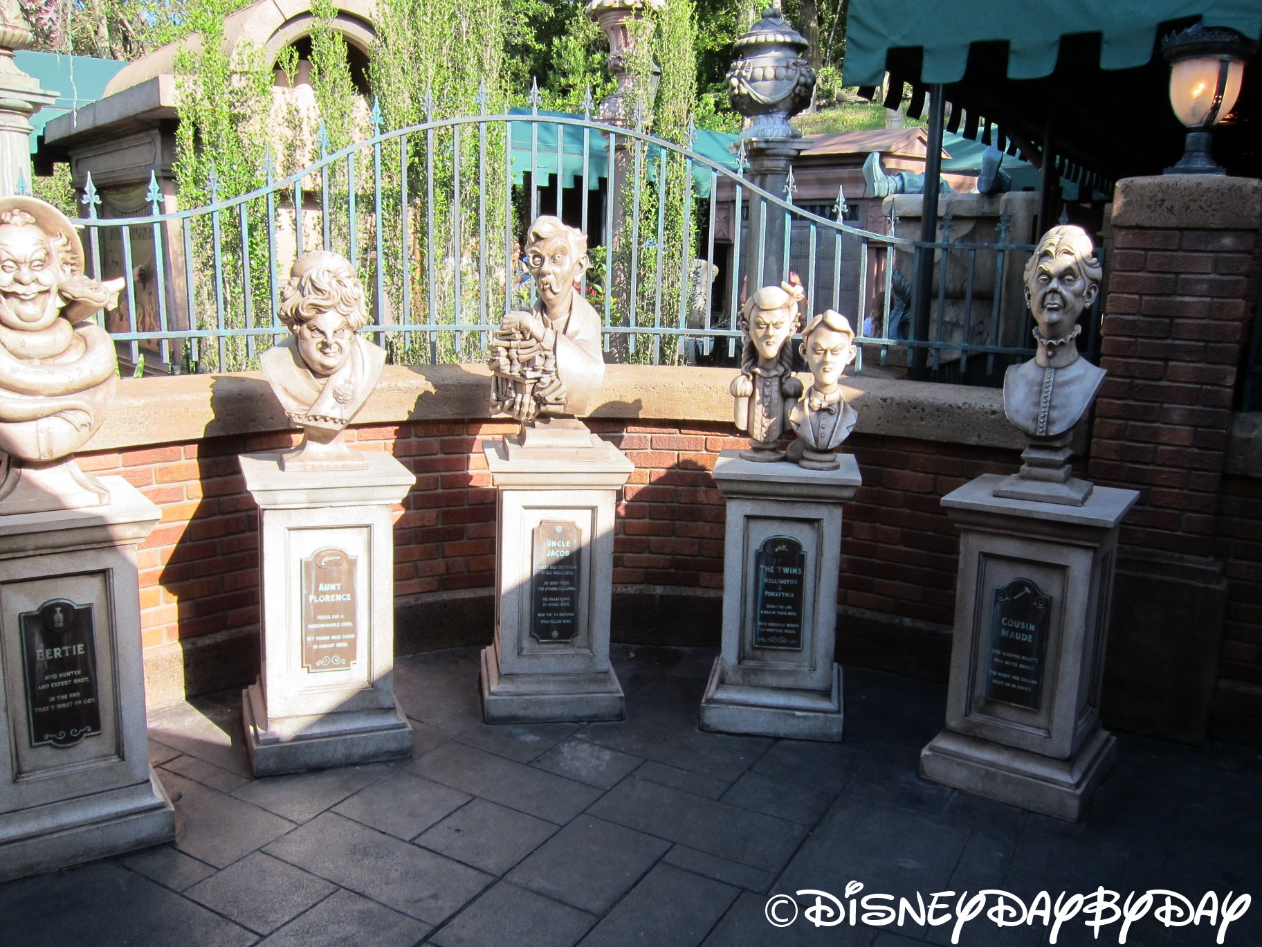 Magic Kingdom: Haunted Mansion | DisneyDayByDay