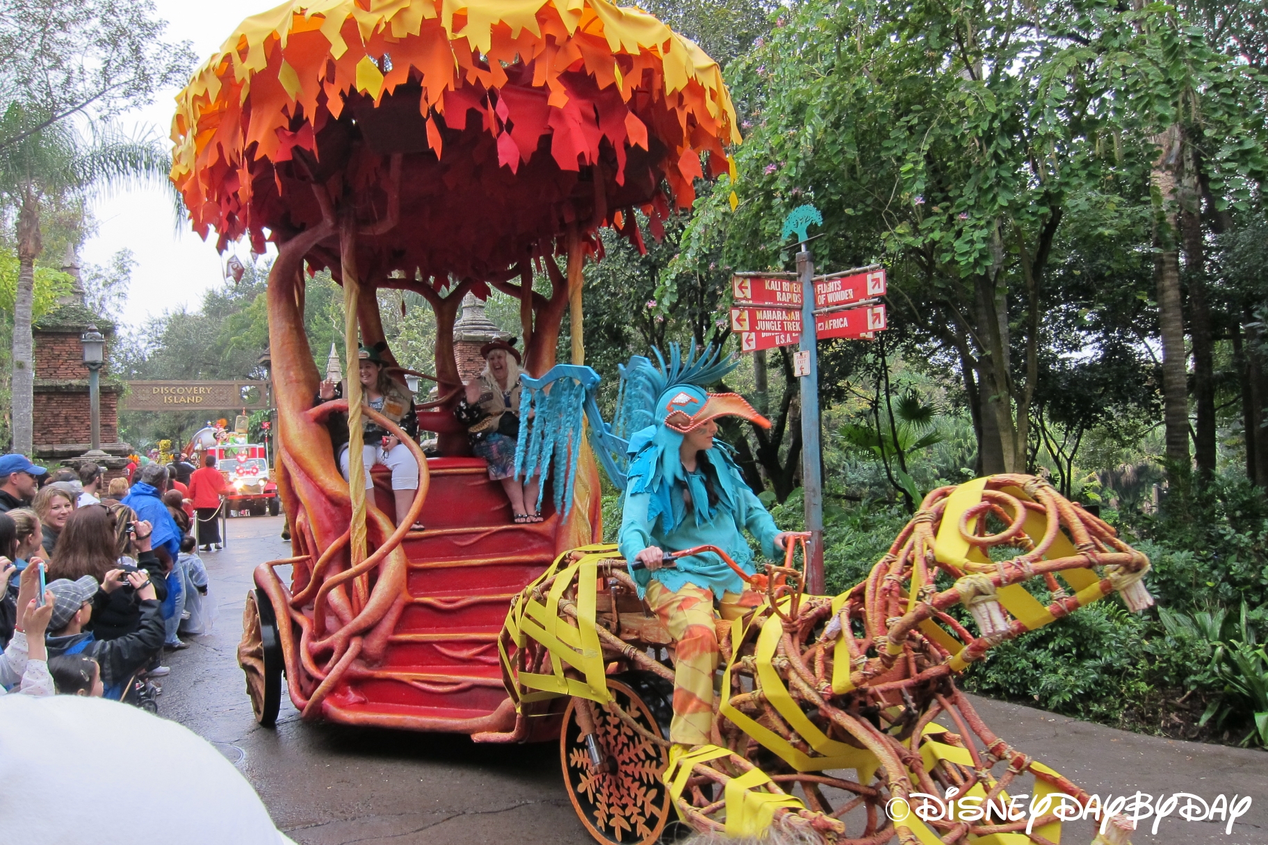 Animal Kingdom: Mickey’s Jammin’ Jungle Parade | DisneyDayByDay