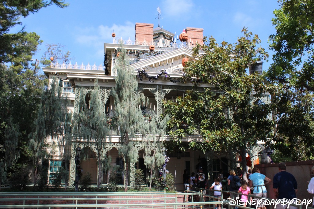 Disneyland: Haunted Mansion | DisneyDayByDay