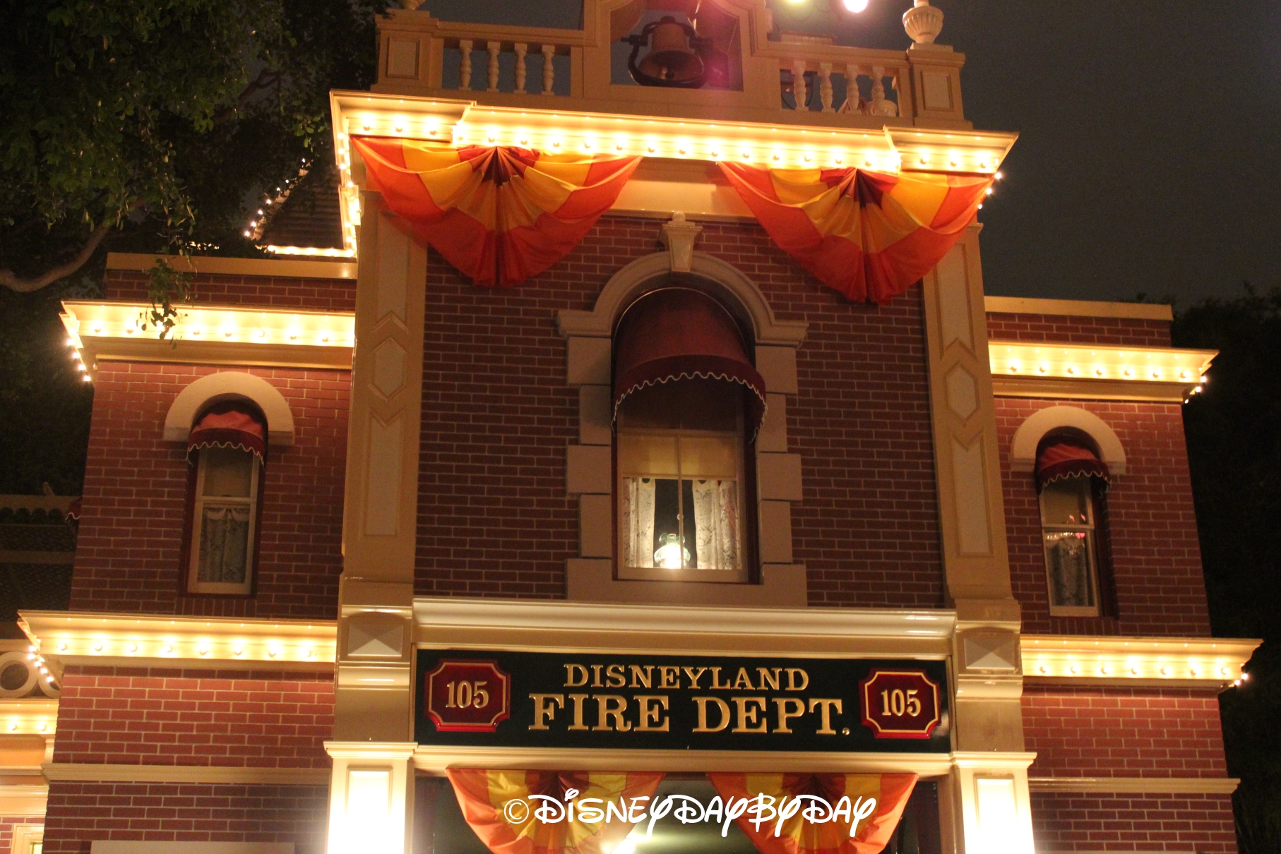 Silent Sunday in the Parks | DisneyDayByDay