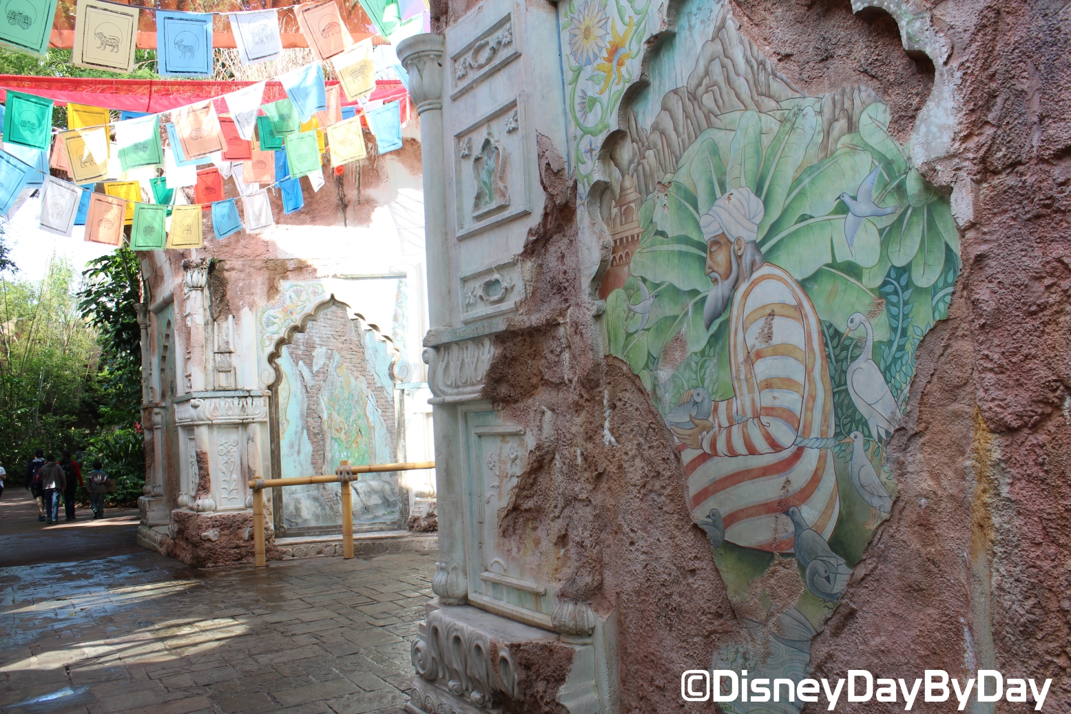 Animal Kingdom – Maharajah Jungle Trek | DisneyDayByDay