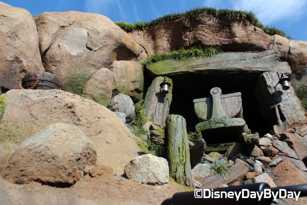 Magic Kingdom: Seven Dwarfs Mine Train | DisneyDayByDay